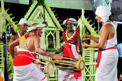 විජේදාස දිලිත් නාමල් තොවිල් තුනක් නටලා බෙරේ පලු යවයිද - BODHI SABHAVA