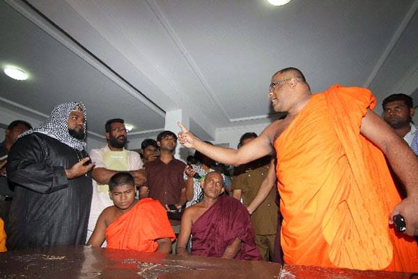 බොදු බල සේනා කුමන්ත්‍රණයේ අහුමුලුවල හැංගුන රහස් - BODHI SABHAVA